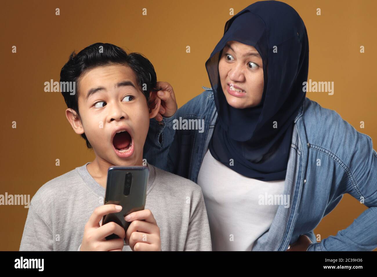 Pulling ear Banque de photographies et d’images à haute résolution - Alamy