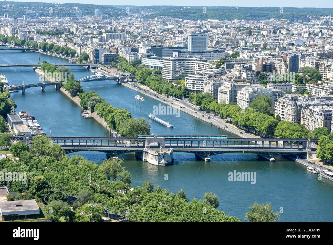 Sommet de la tour eiffel Banque de photographies et d’images à haute résolution - Alamy