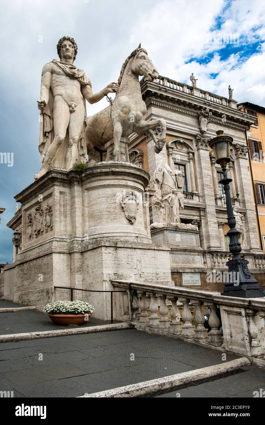 Statues Dioscuri Banque d'image et photos - Alamy