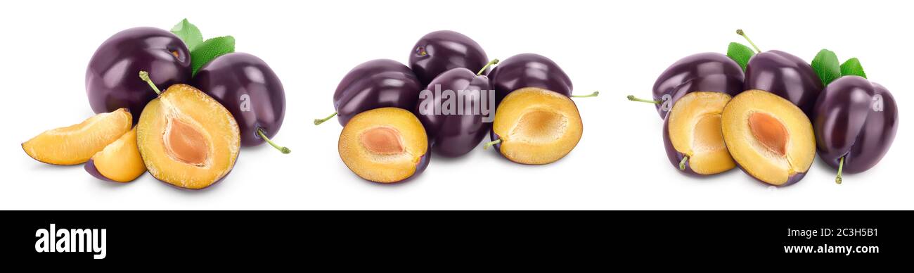 prune violette fraîche et tranches avec feuilles isolées sur fond blanc ...