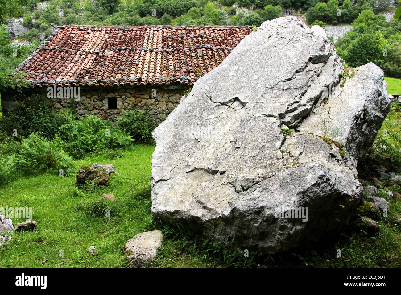 Toit en dents de scie Banque de photographies et d’images à haute ...