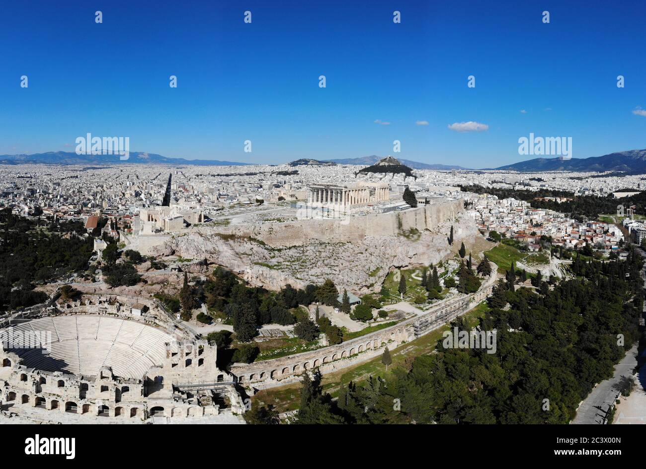 (NOTE DE LA RÉDACTION: Image prise avec un drone)une vue aérienne du temple du Parthénon sur la ...