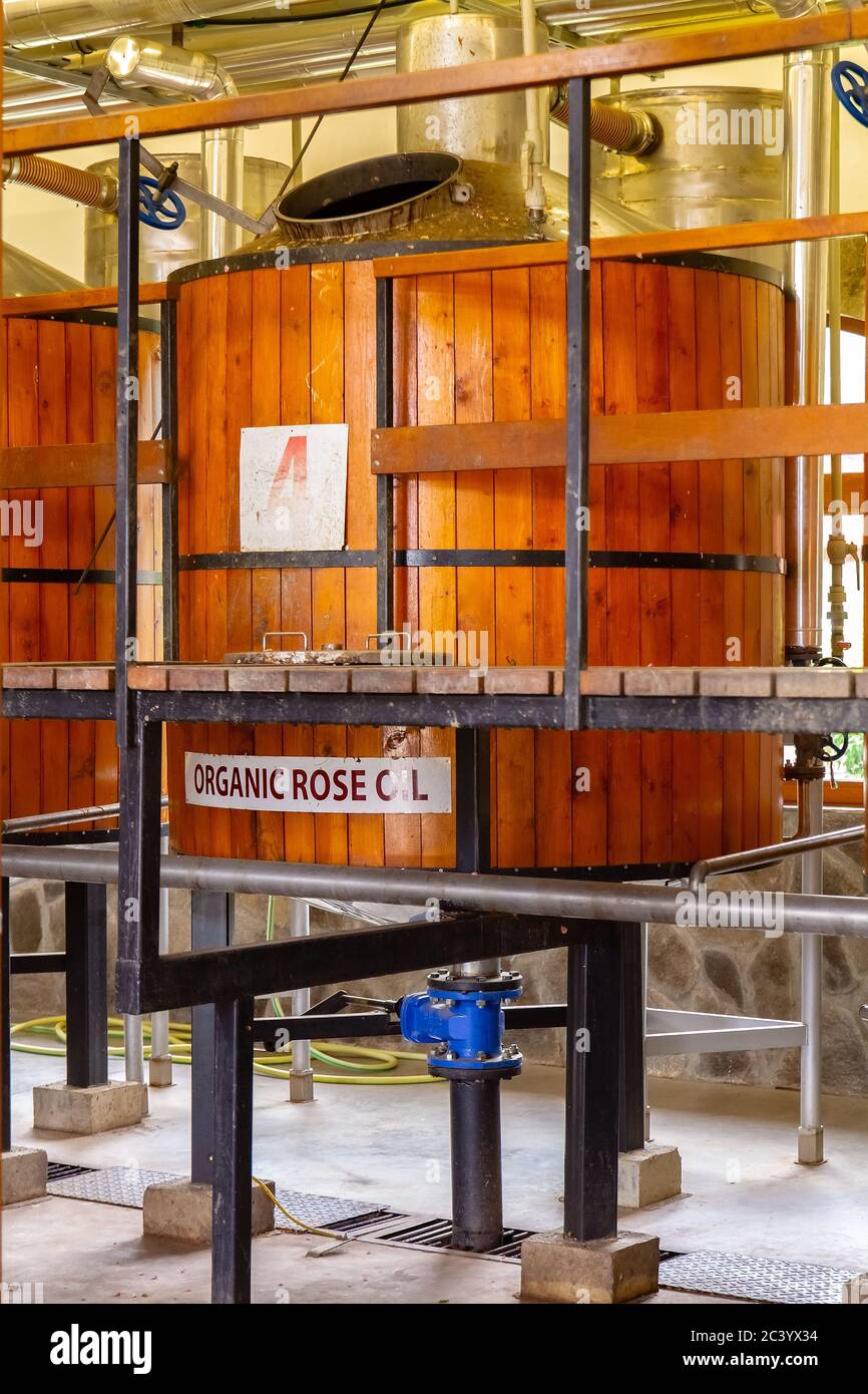 Distillation column Banque de photographies et d’images à haute ...