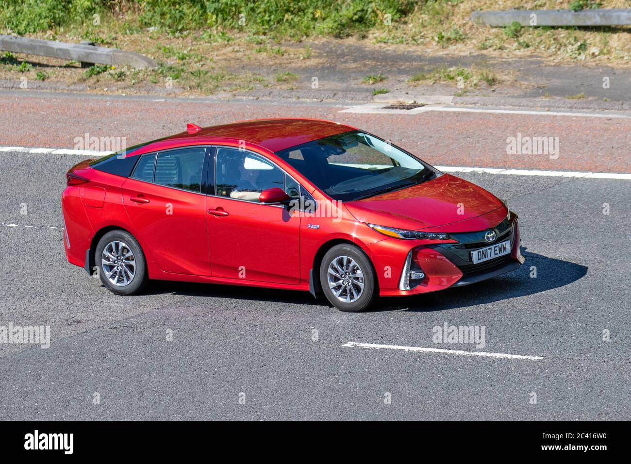 2017 rouge Toyota Prius Excel PHEV CVT ; véhicules mobiles pour la ...