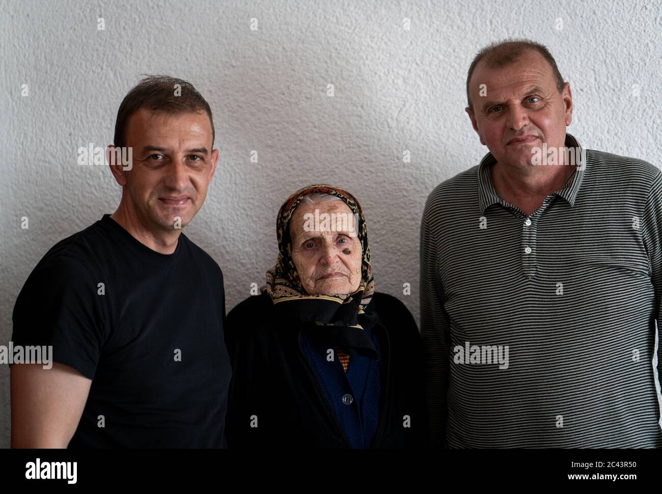 Intergenerational visages Banque de photographies et d’images à haute résolution - Alamy
