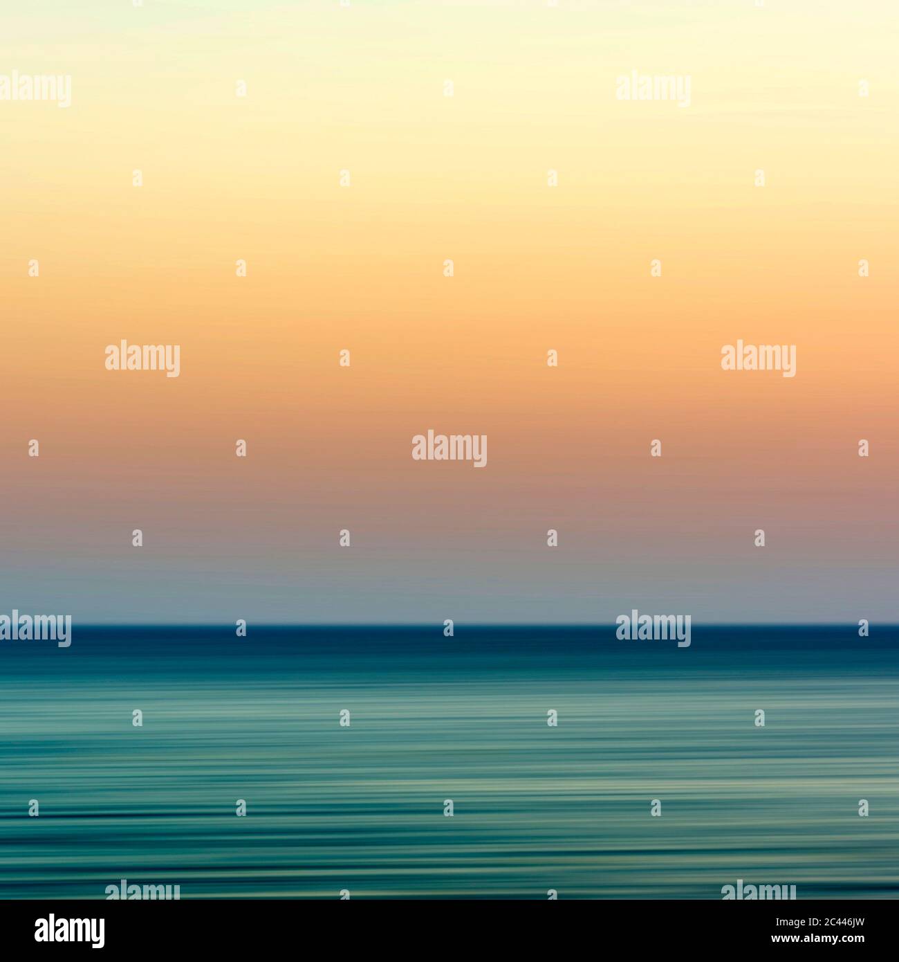 Eau de mer orange Banque de photographies et d’images à haute ...