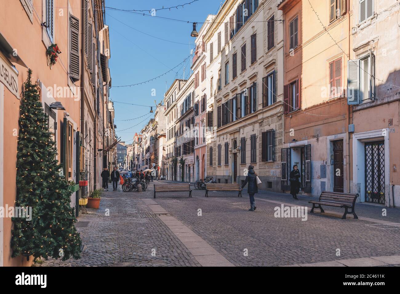 Streets of rome Banque de photographies et d’images à haute résolution ...