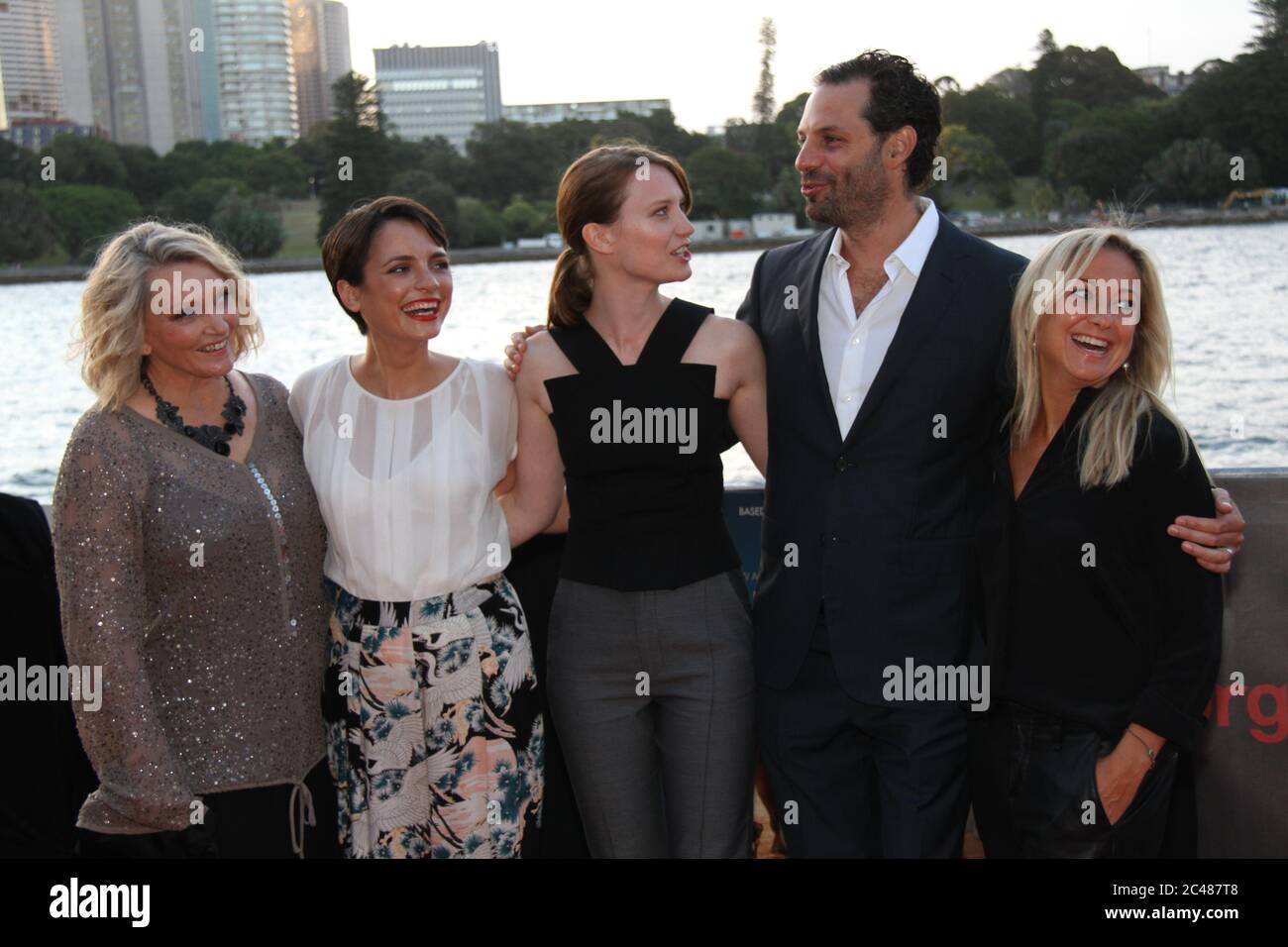 L-R: Auteur Robyn Davidson, actrice Jessica Tovey, actrice Mia ...