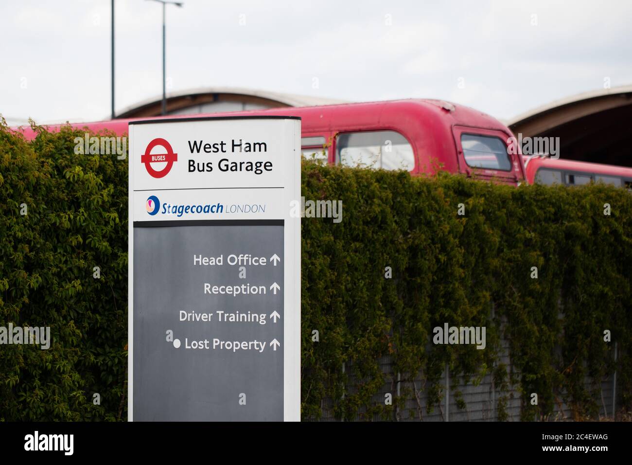 West ham bus garage Banque de photographies et d’images à haute ...