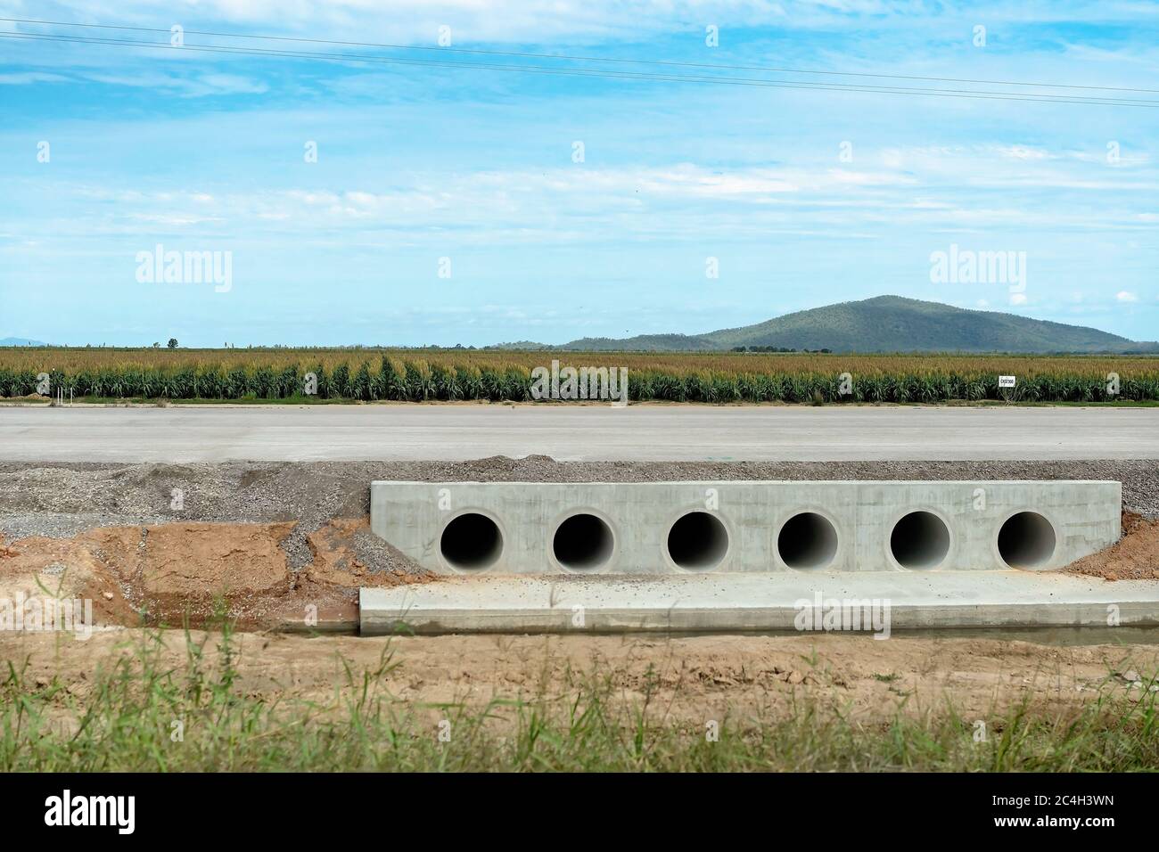 Ponceaux de drainage sous la route Banque de photographies et d’images ...