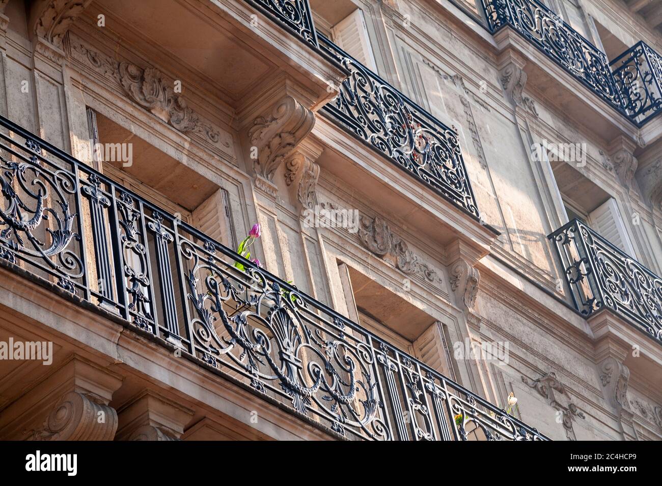 Balcons De Paris Banque d'image et photos - Alamy