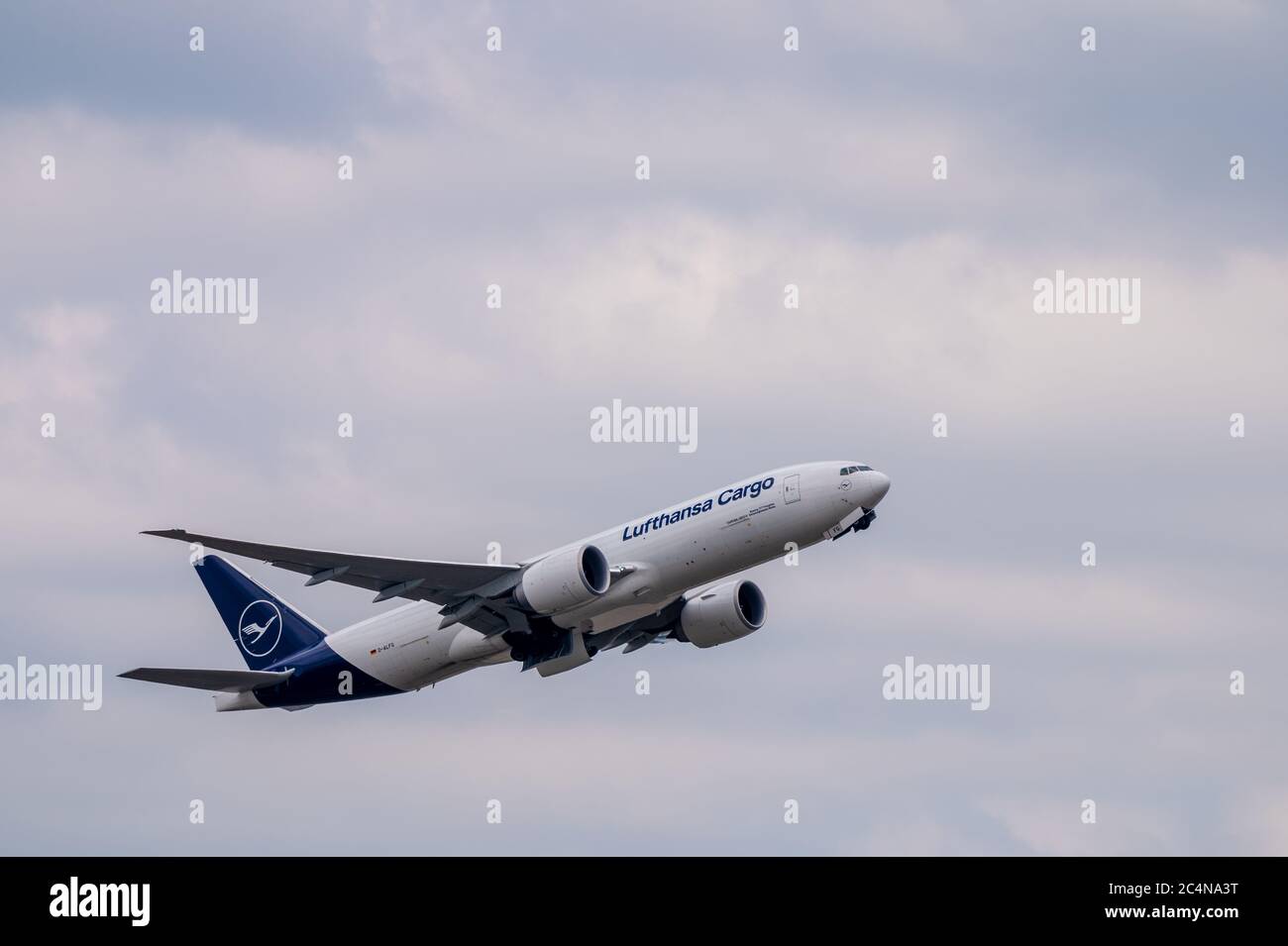 Boeing 777 200f Banque de photographies et d’images à haute résolution ...