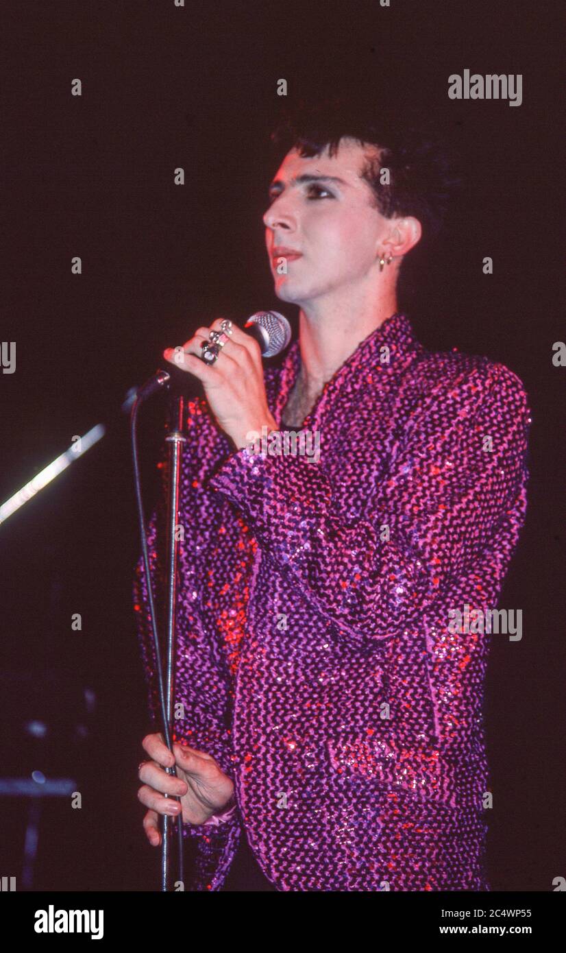 Soft cell singer marc almond Banque de photographies et d’images à ...