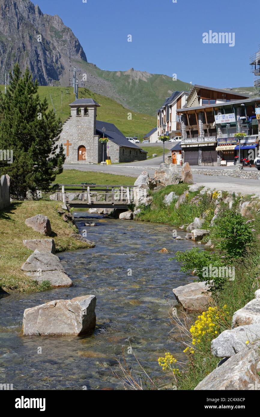 LA MONGIE, FRANCE, 24 juin 2020 : le village de la Mongie est une ...