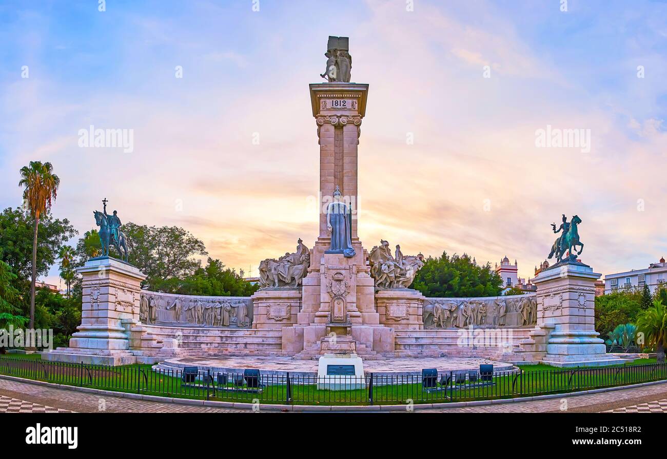 CADIX, ESPAGNE - 22 SEPTEMBRE 2019 : le panorama au crépuscule du ...