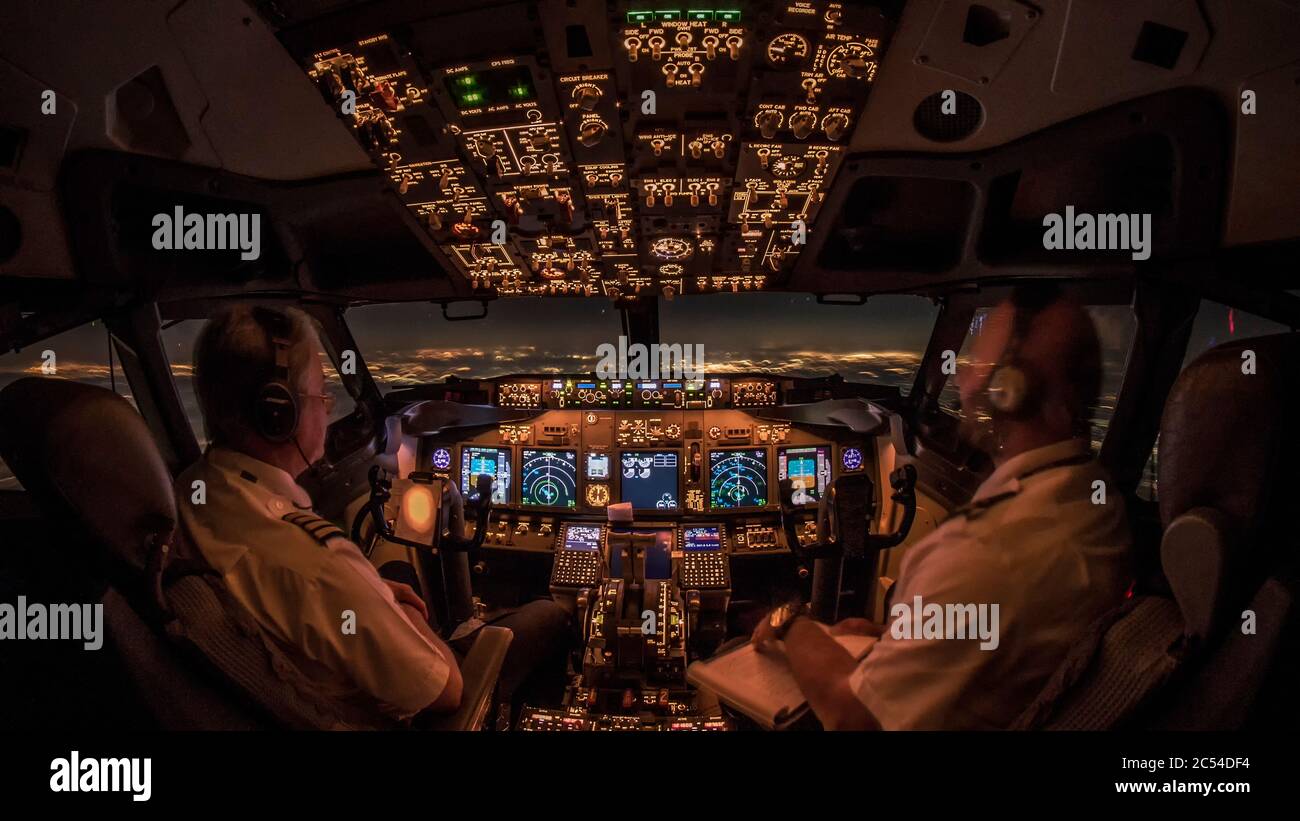Cockpit avion nuit Banque de photographies et d’images à haute ...