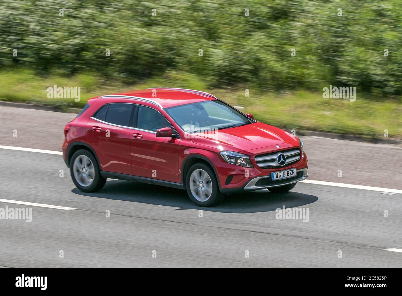 Mercedes gla 200 d Banque de photographies et d’images à haute ...