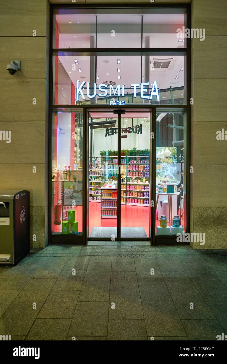 Kusmi Tea Banque d'image et photos - Alamy