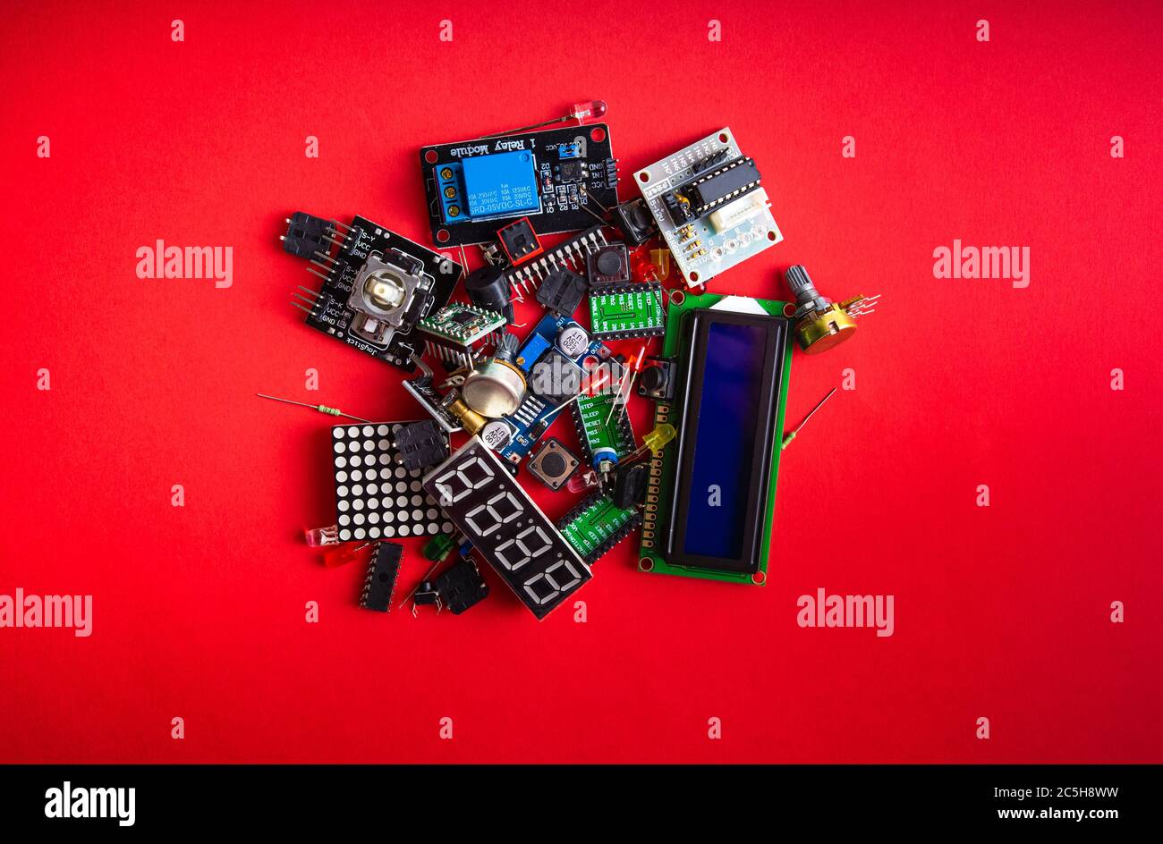 Arduino programming Banque de photographies et d’images à haute ...