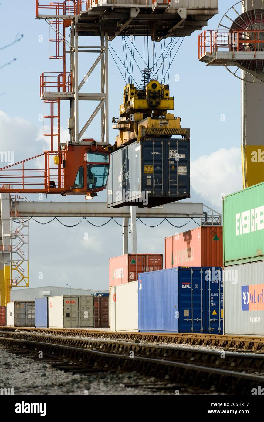 Grue sur rail Banque de photographies et d’images à haute résolution ...