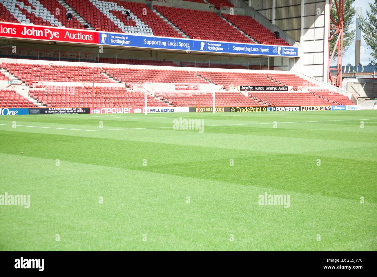Nottingham forest at the city ground Banque de photographies et d ...