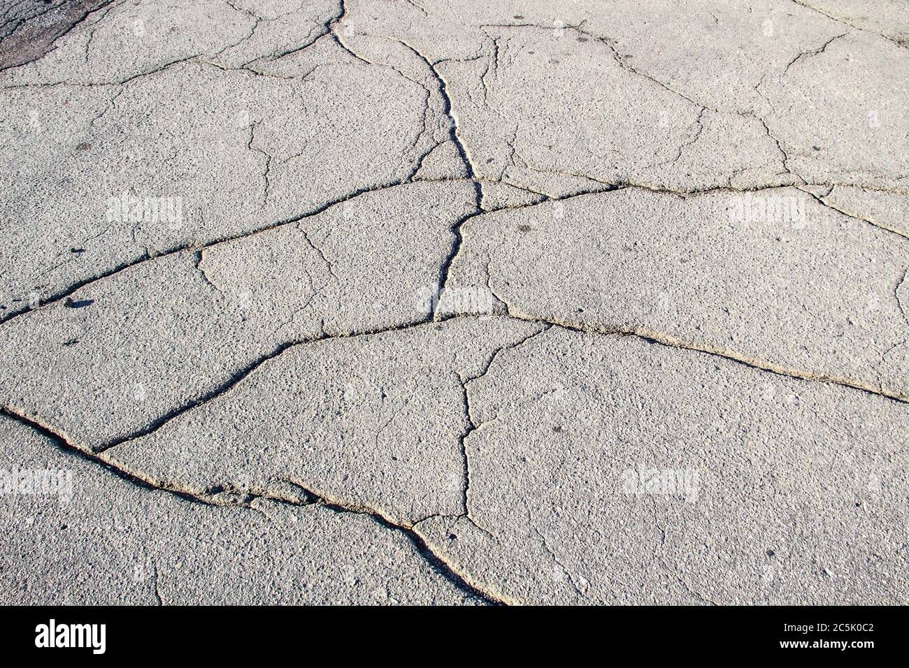 Asphalt cracks Banque de photographies et d’images à haute résolution ...