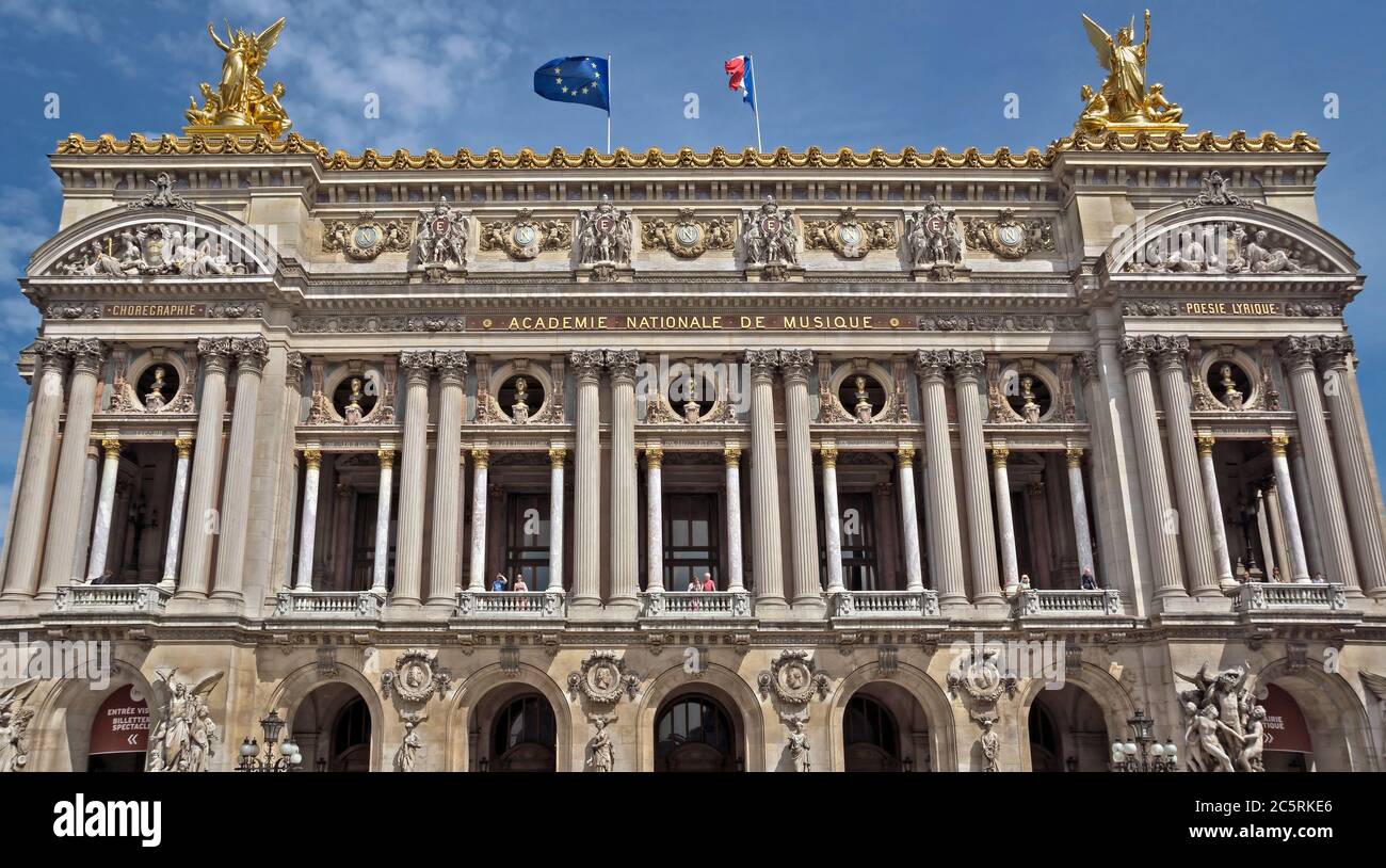 PARIS, FRANCE - 11 JUIN 2014 : Opéra Garnier de Paris, France. Il a été ...