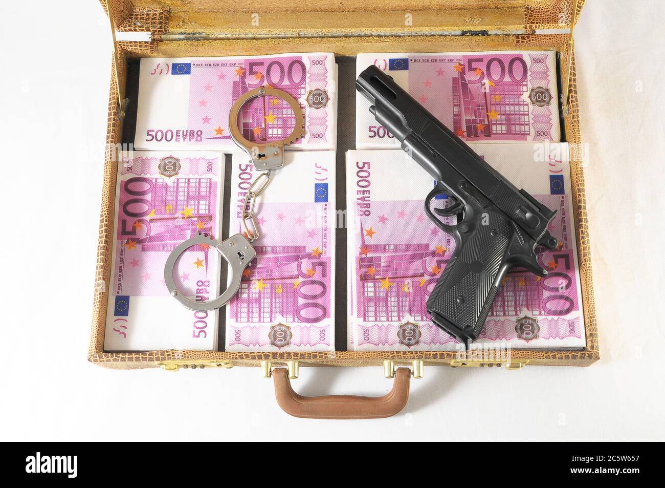 Une valise pleine de billets roses de 500 euros Photo Stock - Alamy