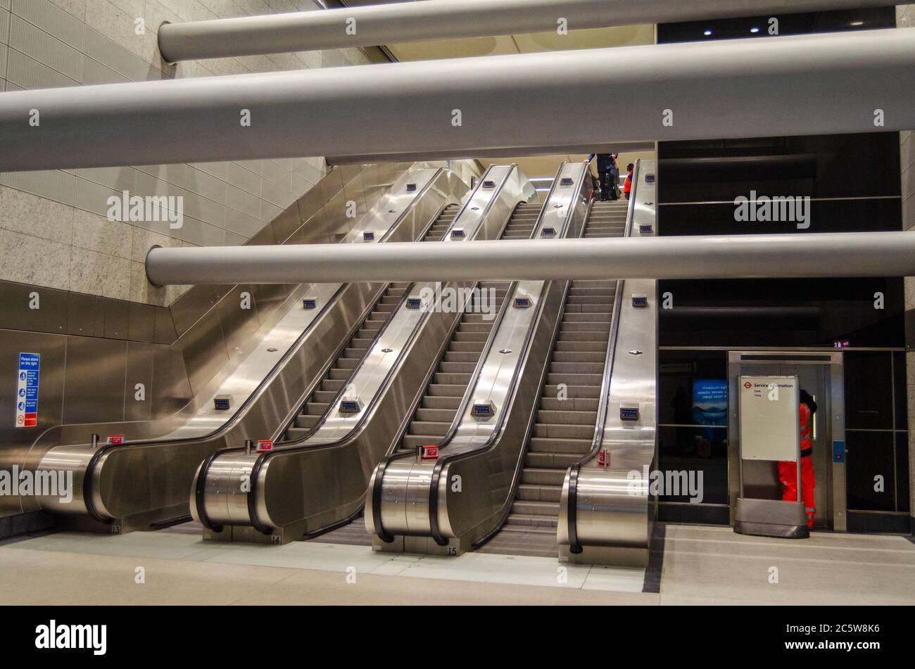 Escaliers automatiques Banque de photographies et d’images à haute ...