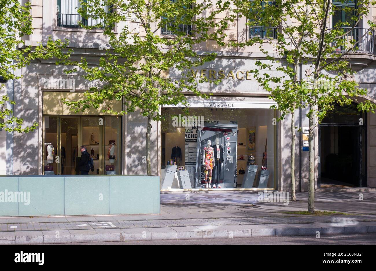 Calle serrano madrid Banque de photographies et d’images à haute ...