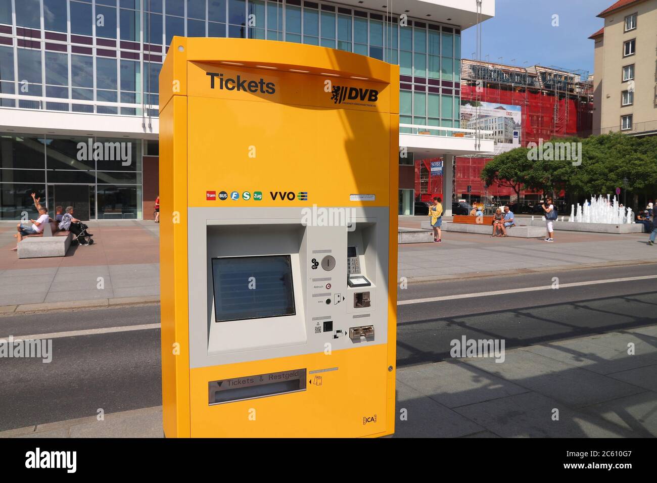 Tram ticket vending machine Banque de photographies et d’images à haute ...