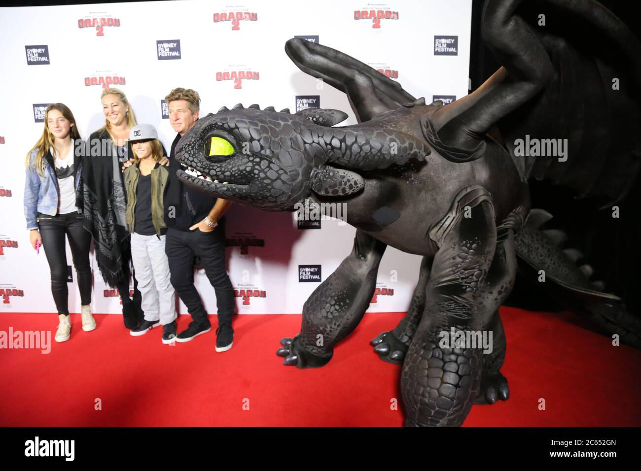 Le coutueur Wayne Cooper, le mannequin Sarah Marsh (épouse), la fille ...