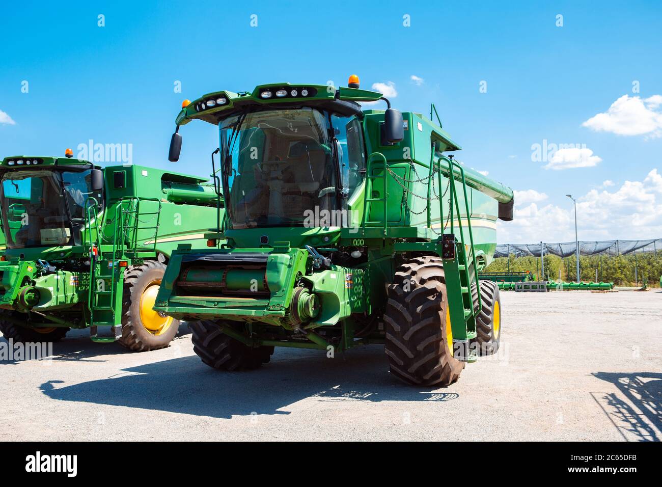 Tracteur moderne Banque de photographies et d’images à haute résolution ...