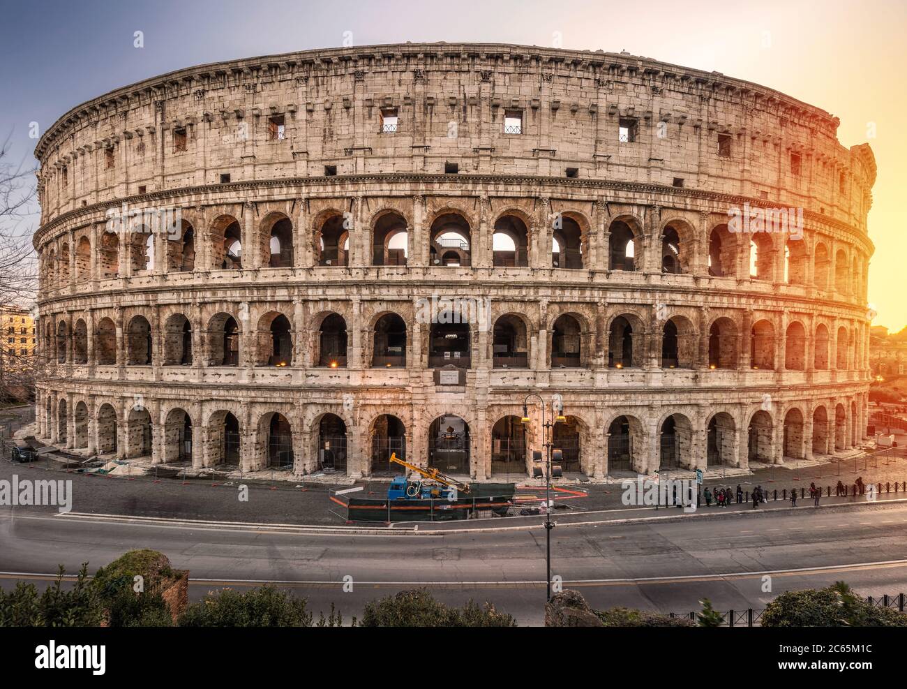 Colisée de Rome, au coucher du soleil. La plus connue de Rome et l ...