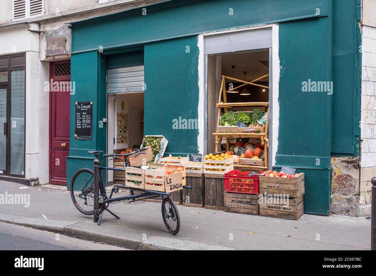 Magasin de paris vendant des fruits Banque de photographies et d’images ...