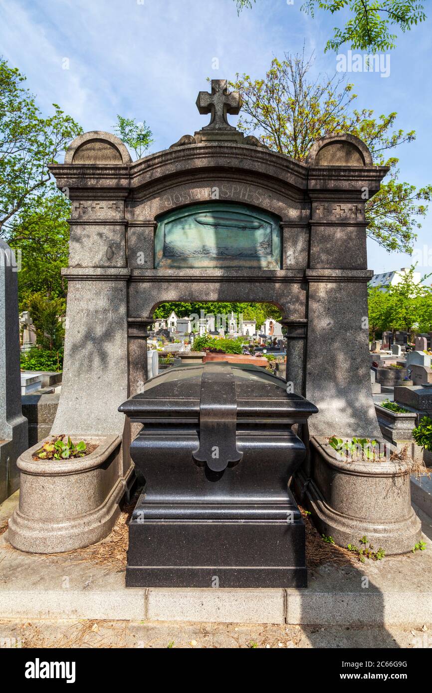 Le tombeau de Joseph Spiess dans la cimétrie de Père-Lachaise à Paris ...