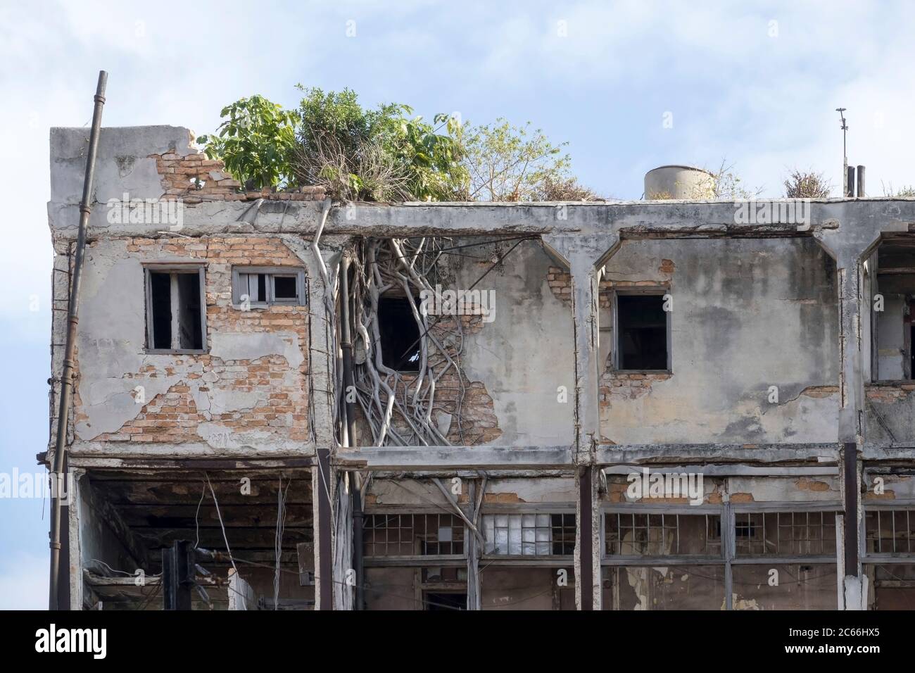 Maisons en ruines Banque de photographies et d’images à haute ...