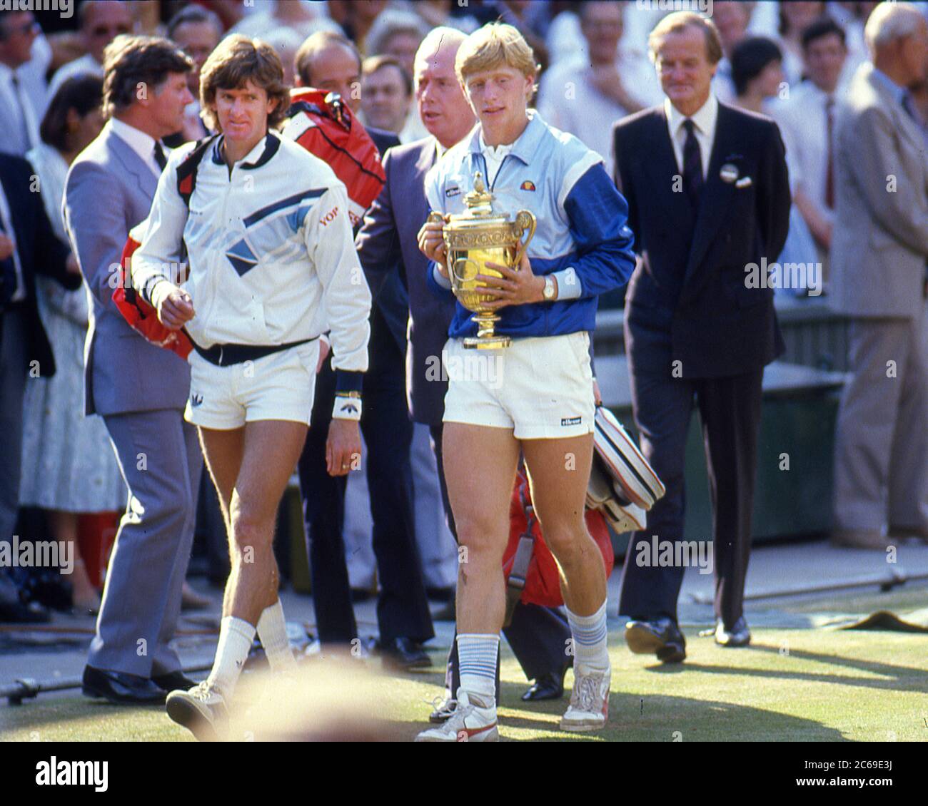 Boris becker victoire de wimbledon 1985 Banque de photographies et d ...