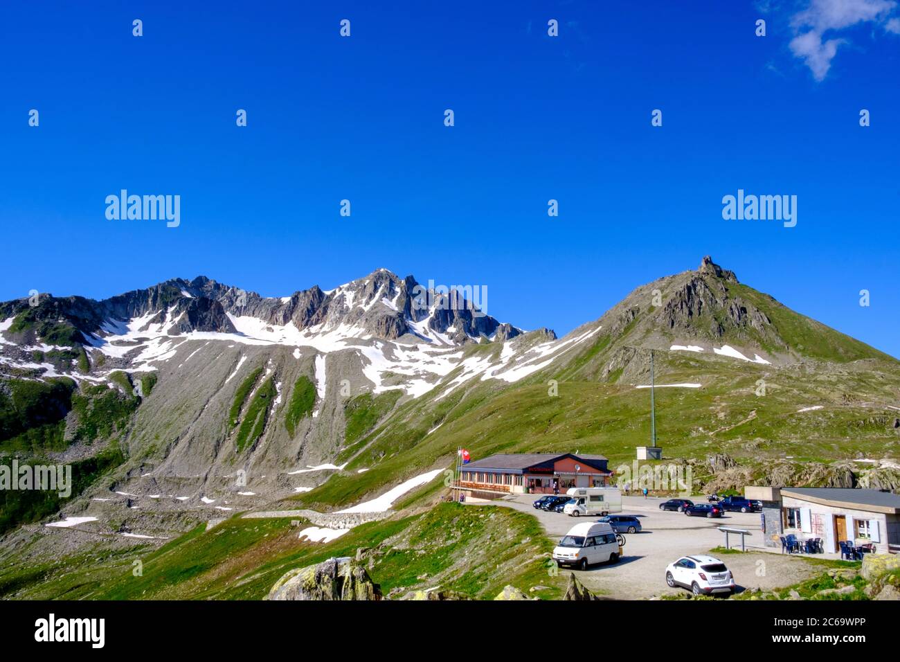 Route du col de nufenen Banque de photographies et d’images à haute ...