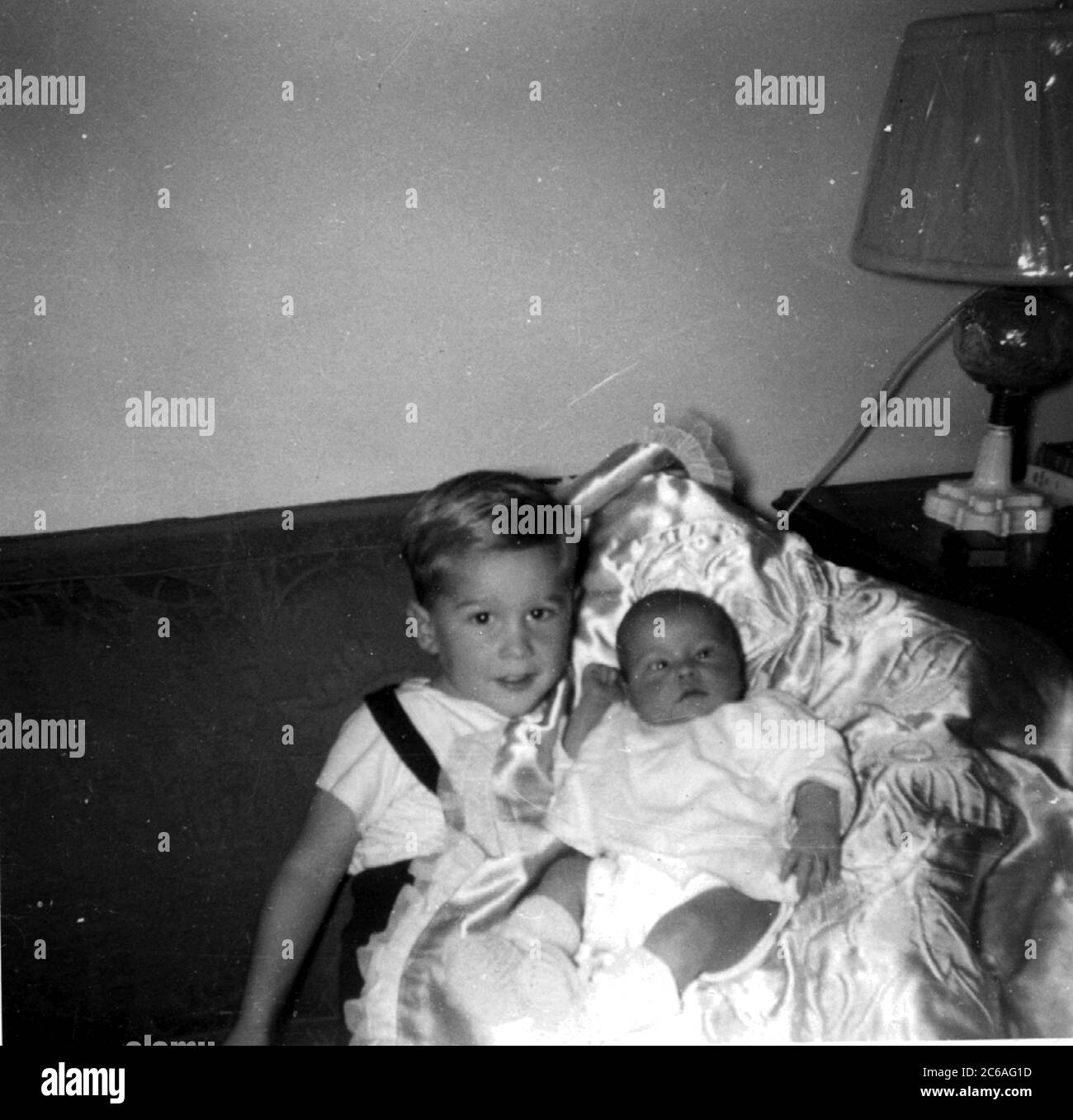 HS553 George W., trois ans, et sa petite sœur Robin Bush, Compton ...