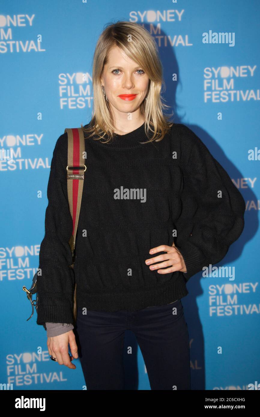 L'actrice australienne Alyssa McClelland arrive sur le tapis rouge au ...