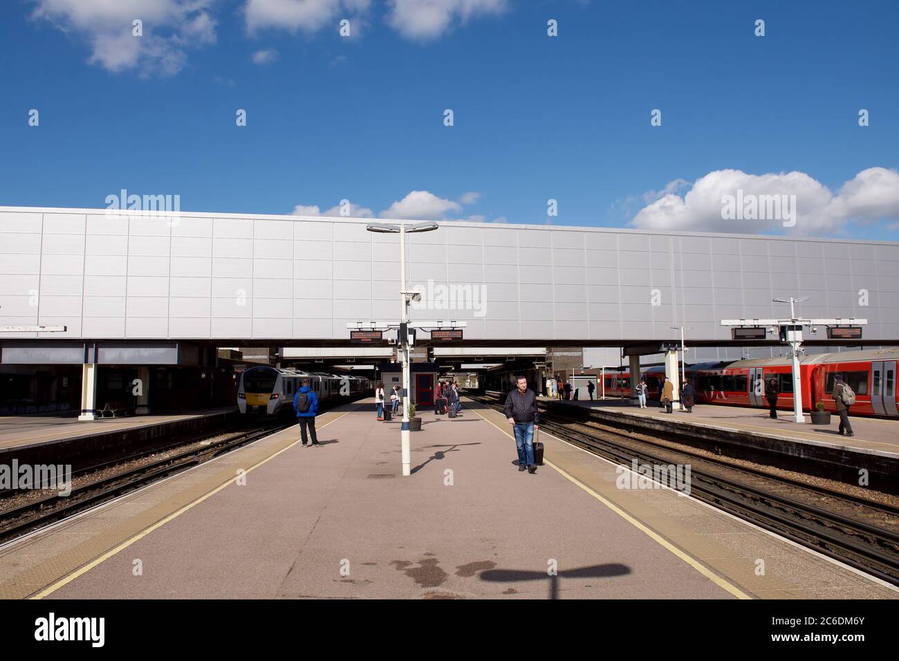 Gatwick airport train station Banque de photographies et d’images à ...