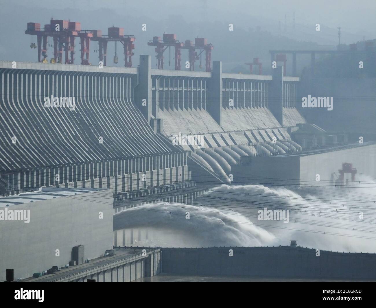 Le barrage des trois Gorges décharge des inondations causées par des ...
