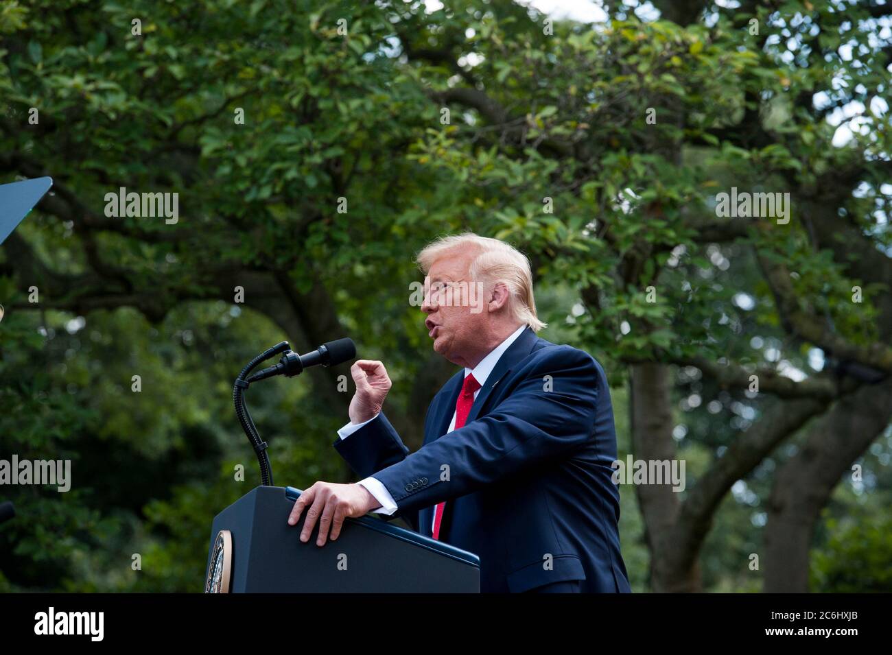 Le président américain Donald Trump fait des remarques avant de signer ...