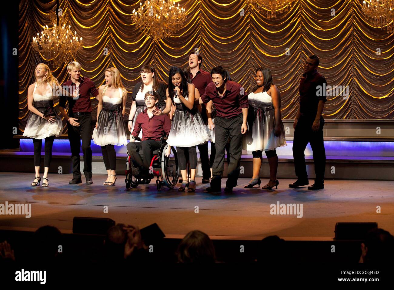 ÉTATS-UNIS. Jane Lynch, Lea Michele, Naya Rivera, Mark Salling, Matthew ...