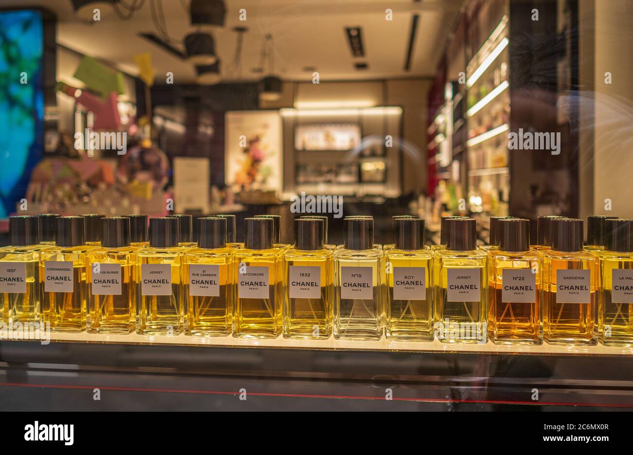 Le logo du magasin de parfum Banque de photographies et d’images à ...