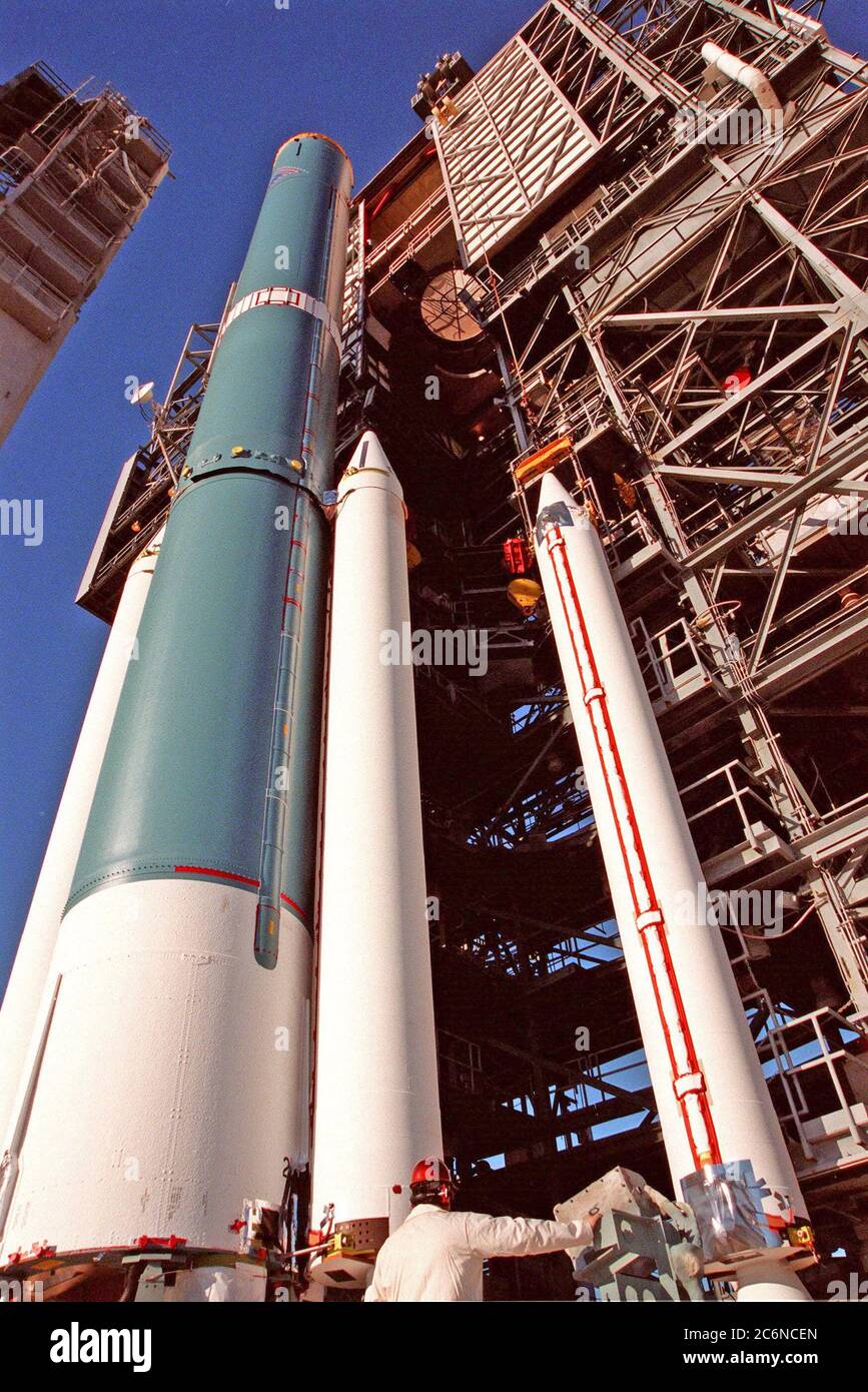 Right solid rocket booster Banque de photographies et d’images à haute ...