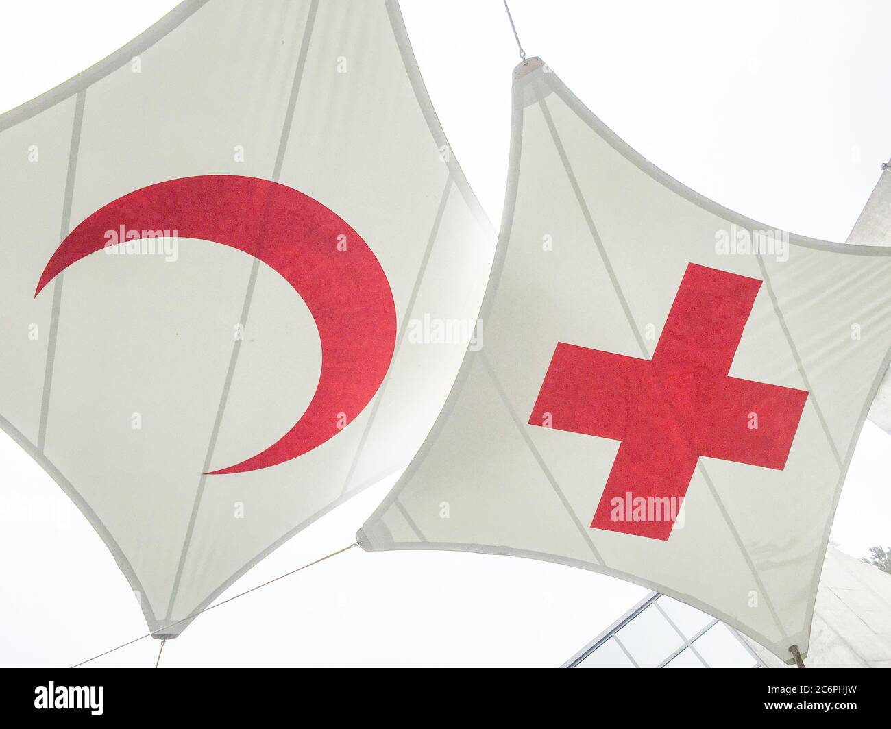 Drapeau croix rouge Banque de photographies et d’images à haute ...
