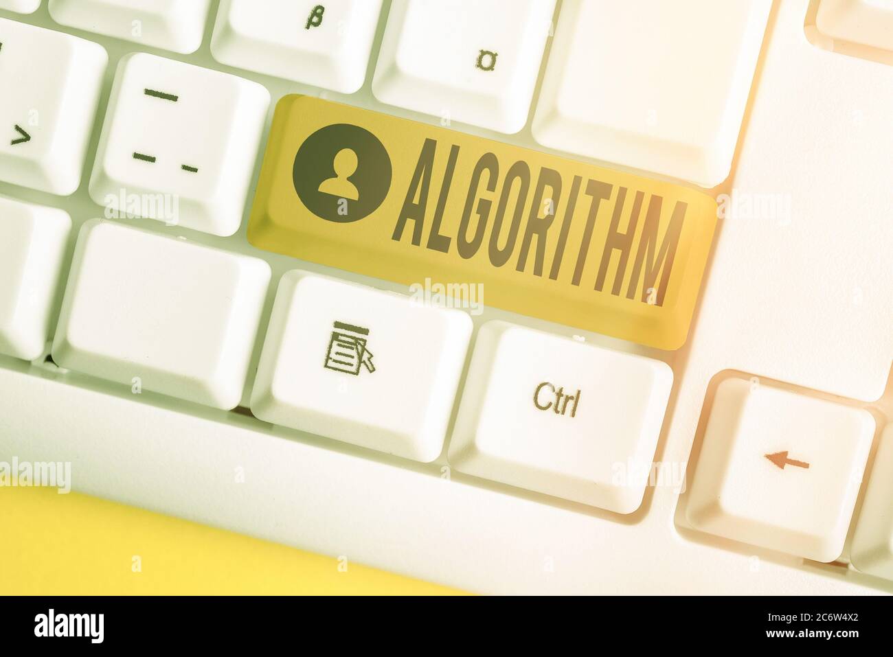 Algorithme de texte d'écriture de mot. Photo d'entreprise présentant ...