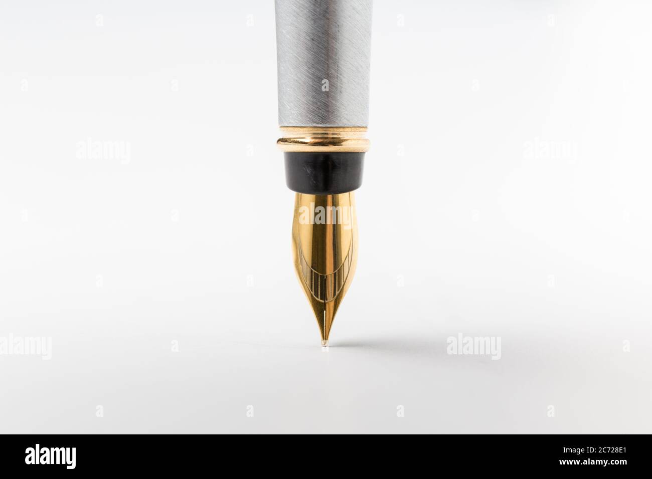 Pointe de stylo plume Banque de photographies et d’images à haute ...